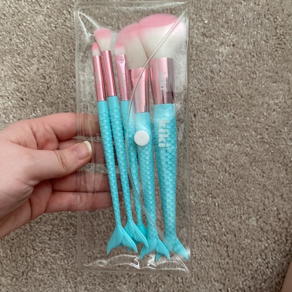 kiki | Makeup | 5 Piece Mermaid Makeup Brush Set | Poshmark